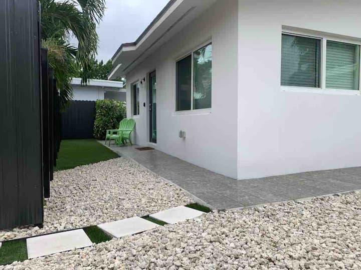 Fully Renovated And 5 Min Away From Miami Airport - Miami