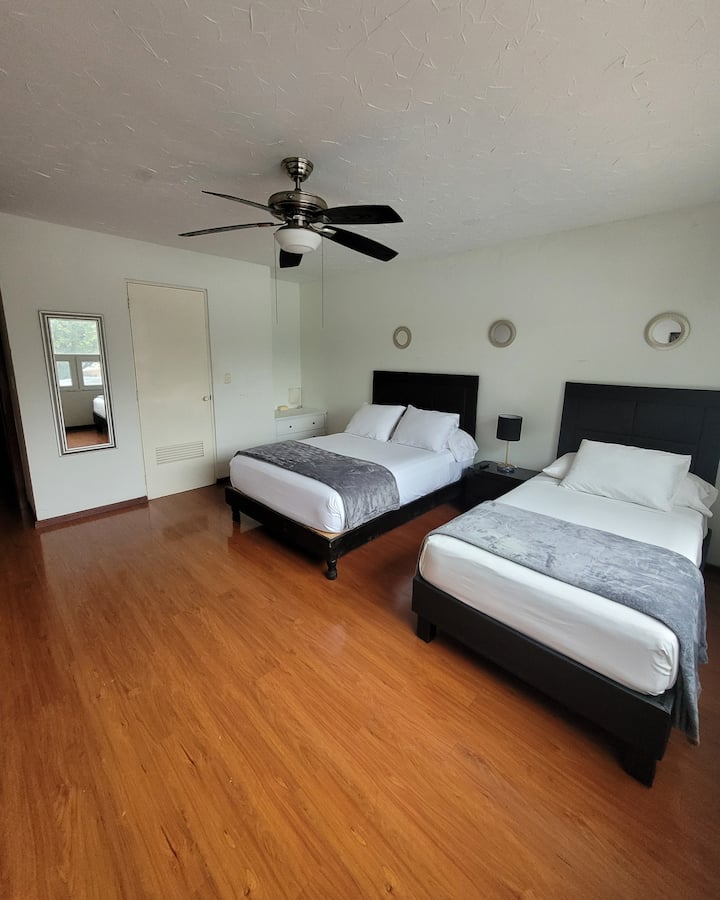 Casa Amplia, Cómoda Y Céntrica - Monterrey