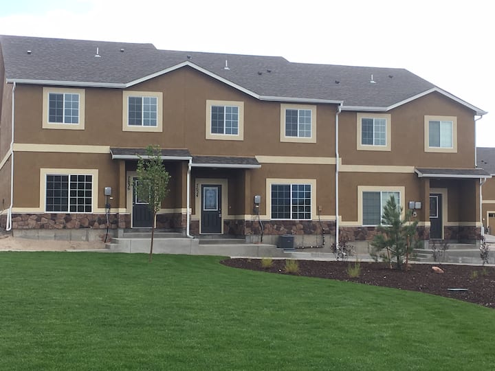 Park Facing 3 Br Townhome In Nothern Co Springs - Colorado Springs, CO