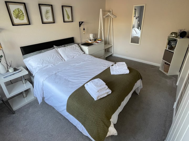 Modern Double Room With En Suite - Inverness