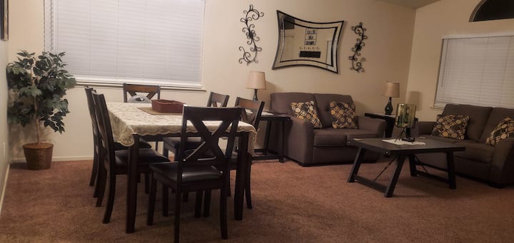 Quaint Comfy Casa/4 Bedrooms/2 Baths/10 Guests - Salinas, CA