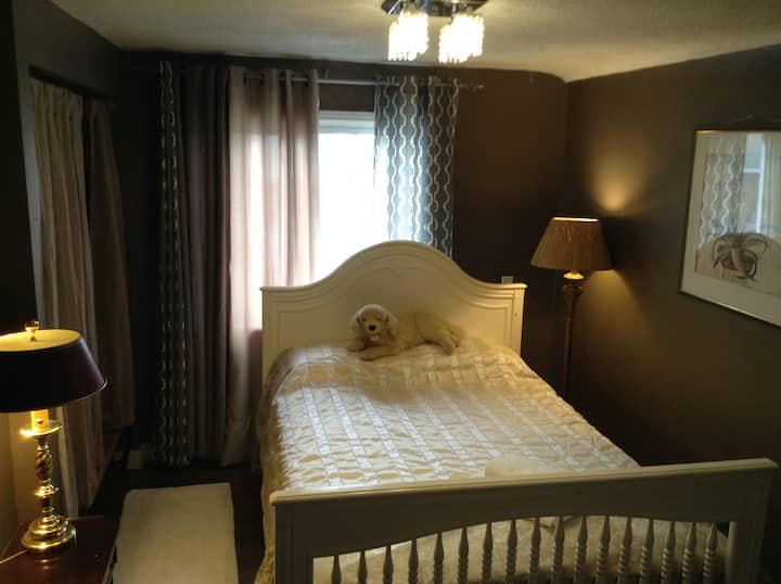 Victoria Room, Cozy Double Bed Near The Falls - Niagara Falls