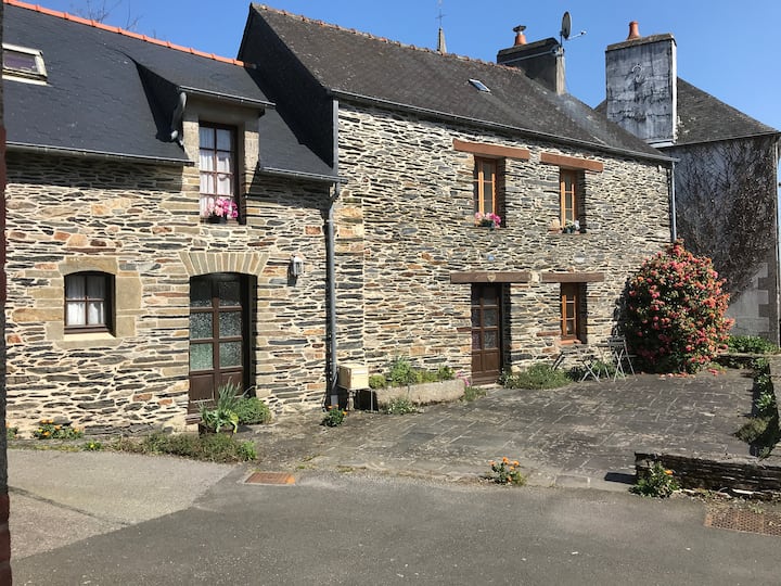 Pretty, Detached, Traditional Stone Cottage - Mûr-de-Bretagne