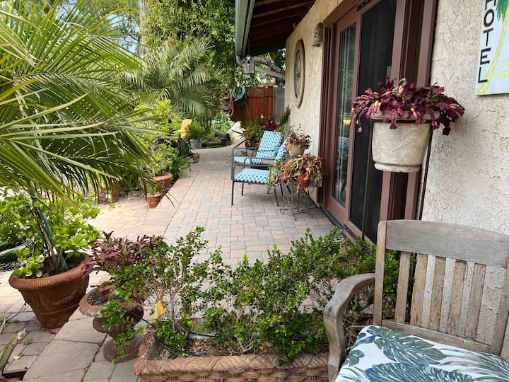 Private One Bedroom Bungalow With Private Bath. - Escondido, CA