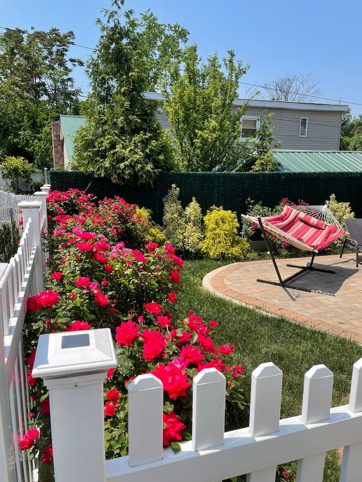 Rose Garden Apartment - New York City