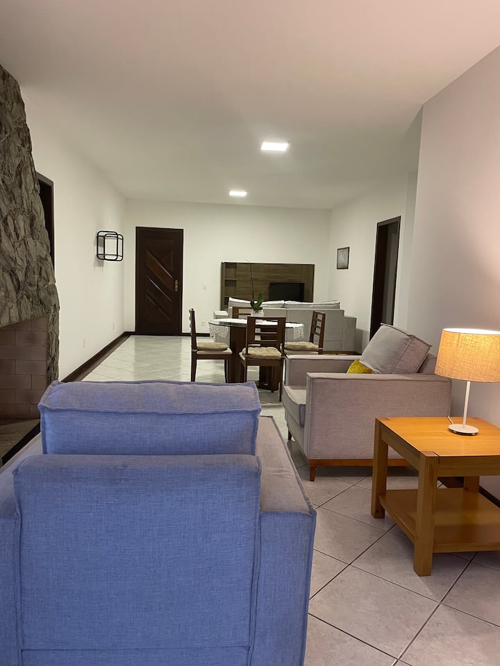 Apto Amplo Em Excelente Localização De Joinville - Joinville