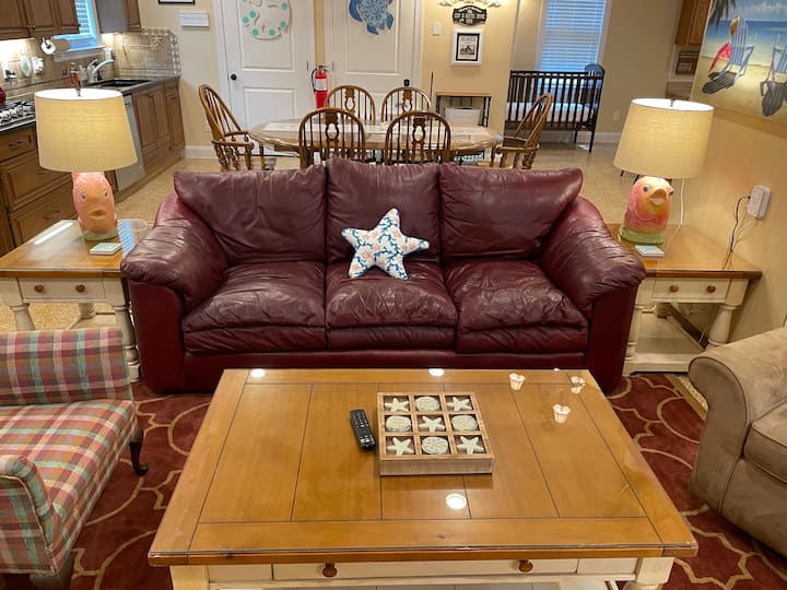 “Ohana Cottage” Adorable Open Space Guest House - Jacksonville, NC