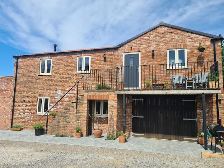 Rural Cosy Barn Conversion With Balcony - Thirsk