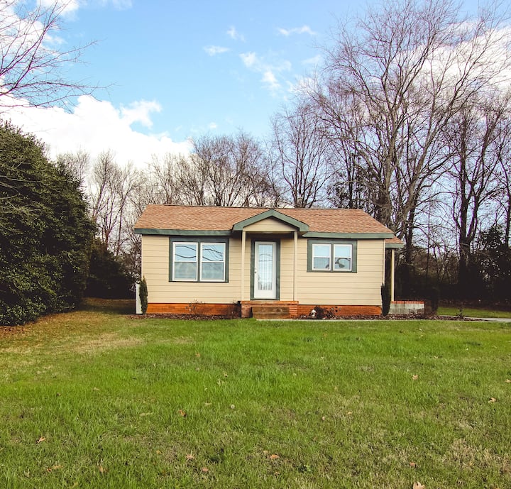 Conveniently Located In Greenville With Ev Charger - Greer, SC