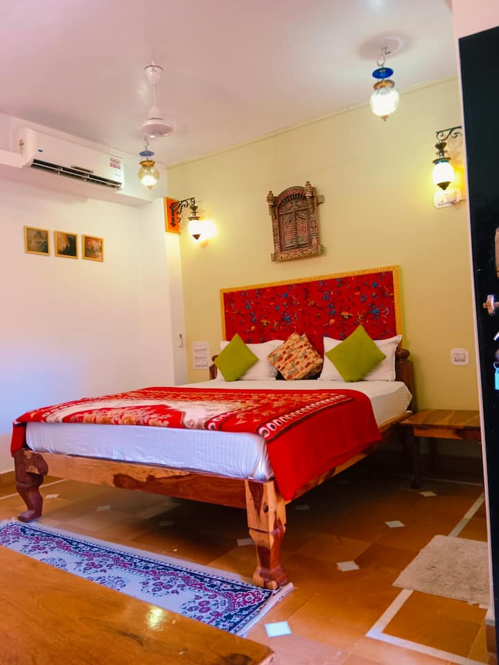 Colorful Room In 500 Year's Old Haveli + Breakfast - Jaisalmer