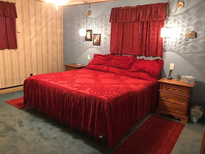 Country Mountain Paradise - Royalty Suite - DuBois, PA