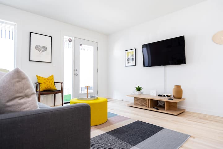 The Hinterlands - Modern In Cozy Suburb - Winnipeg