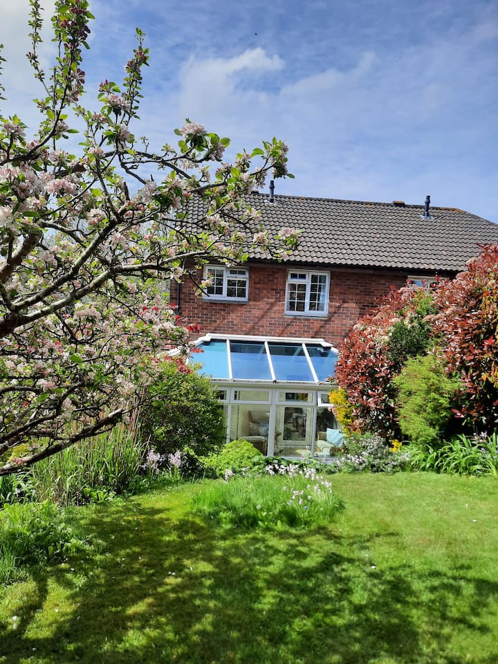 Lovely Family Home With A Superb Conservatory - Cornwall