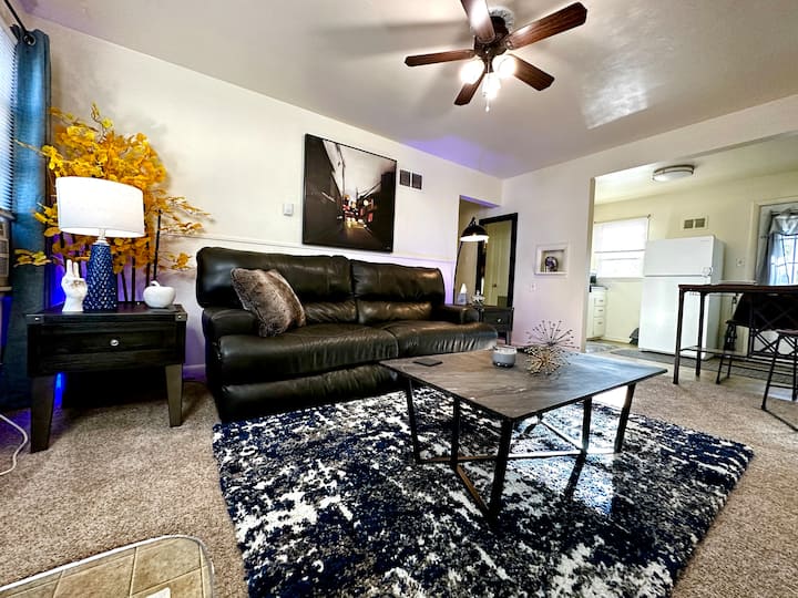 2bd/1ba Apt, 65” Tv, Fast Wifi, Monthly Rate Avail - Fort Morgan, CO