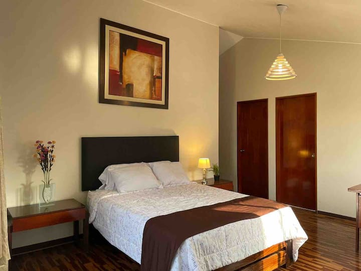 Casa Amplia Y Privada 2° Piso 3.5 Baños 2 Cocheras - Lima