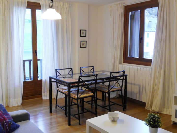 Apartamento Con Encanto En Tramacastilla De Tena. - Panticosa