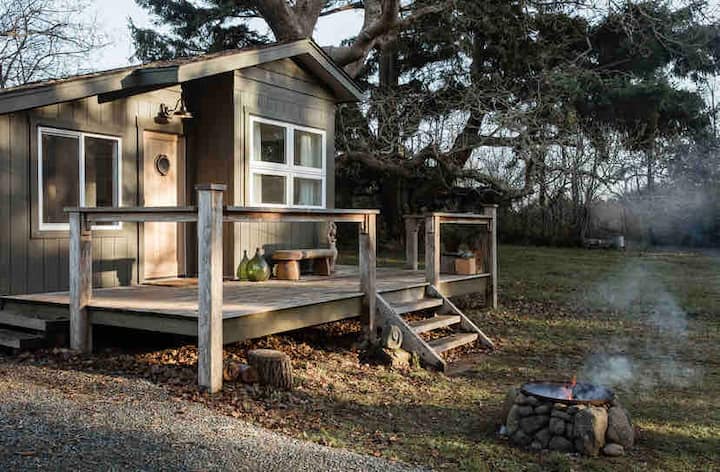 The Carver’s Cabin - Comox