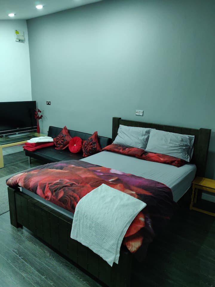 Self-contained Studio Accomodation With Ensuite - Solihull