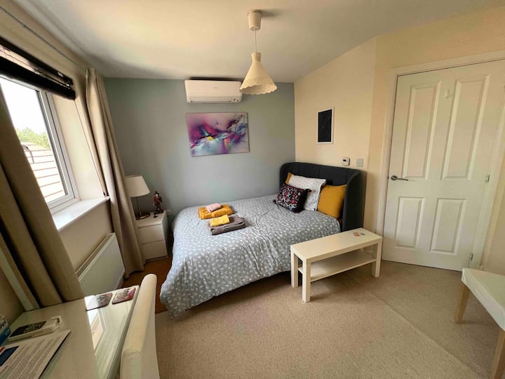 Private Room With Ensuite - Swindon