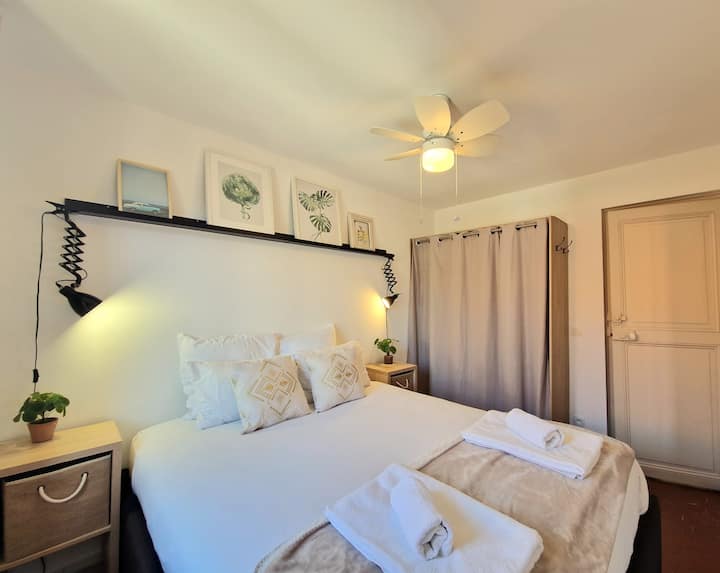 Charming One Bedroom Apartment In Antibes Old Town - Antibes