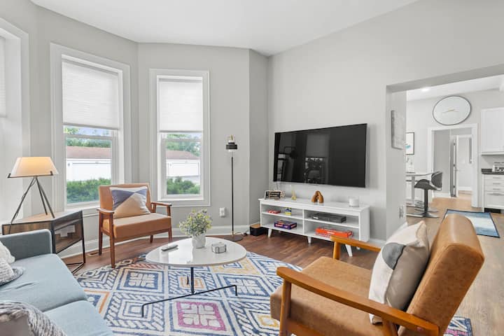 Beautifully Refreshed Home Close To Downtown Fw! - Fort Wayne, IN