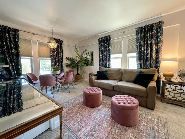 Top-floor Stay With King Bed, Gym And Free Parking - Seattle, WA