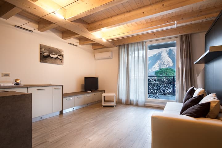 Lake Home Holiday - Studio Set - Como