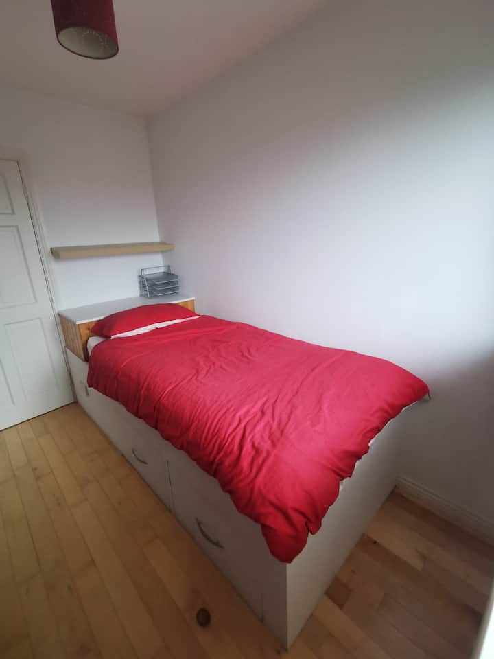 Single Room Available In A Home Away From Home - Galway