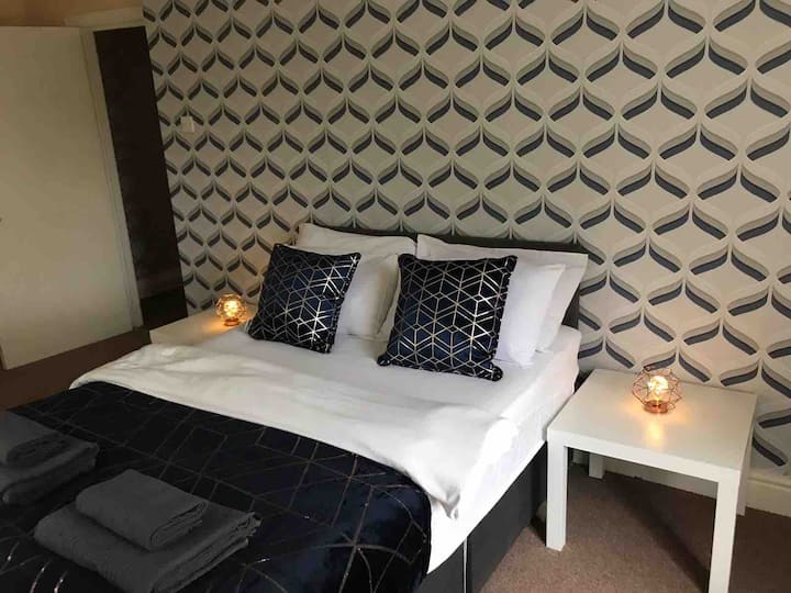 Large 2 Bedroom Apartment Near City Centre - Liverpool Hope University