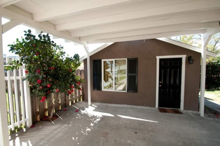 Simple & Quiet Studio Near Downtown - California