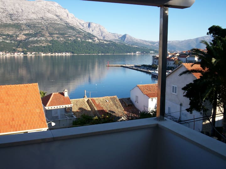 "Ela" - A/2 Pss-sea View-balcony-private Parking - Korčula