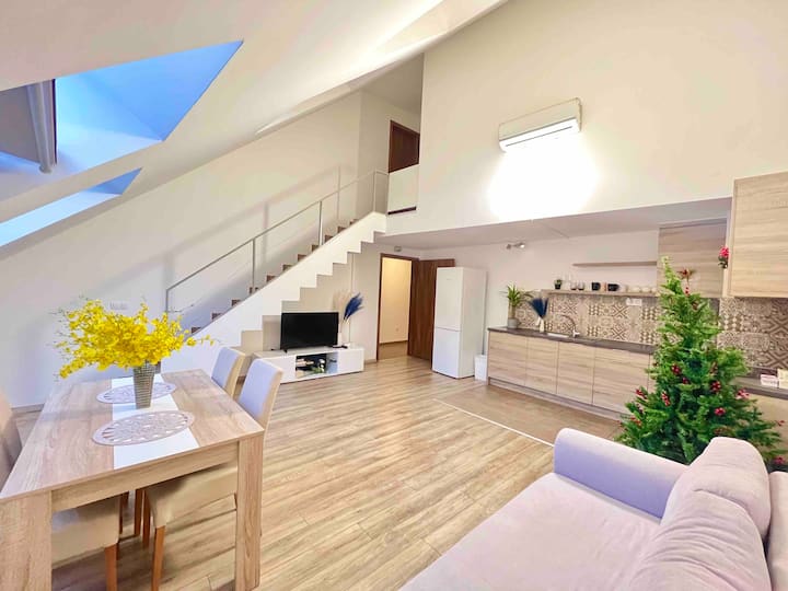 Downtown 3 Bedrooms Premium Duplex Corvin Mall - Budapest