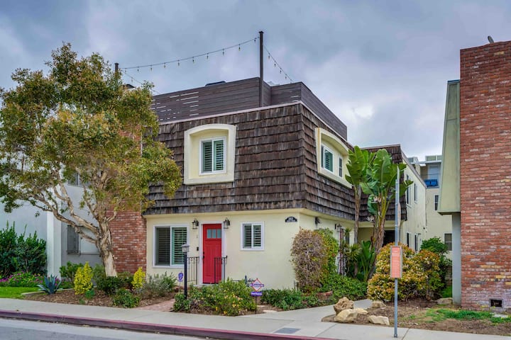 Beach Townhouse With Rooftop Deck And Ocean Views! - Santa Monica, CA