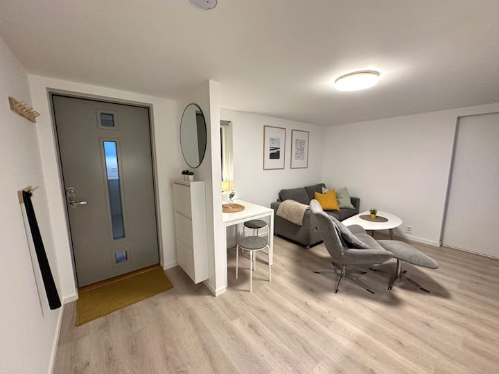 Varm Kjellerleilighet. Gratis Parkering Og Lader. - Tromsø
