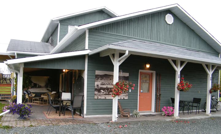 1 Or 2 Bedroom Suite, No Stairs, Weekly Rates. - British Columbia