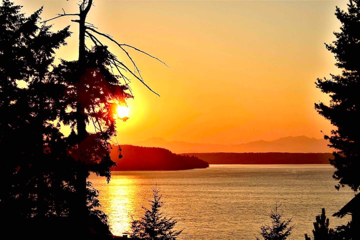 Saltwater Beach Home With Ocean View - SeaTac, WA
