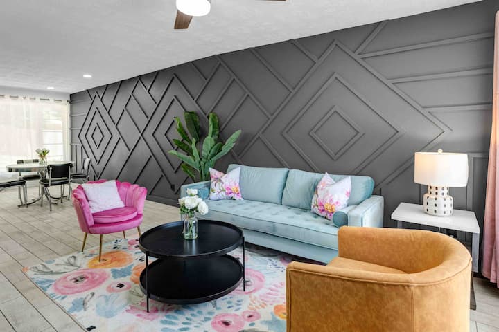 Midtown Modern Getaway - Bryan, TX
