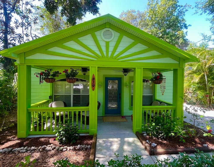 Escondido Boutique Bungalow In Crystal Beach - Palm Harbor