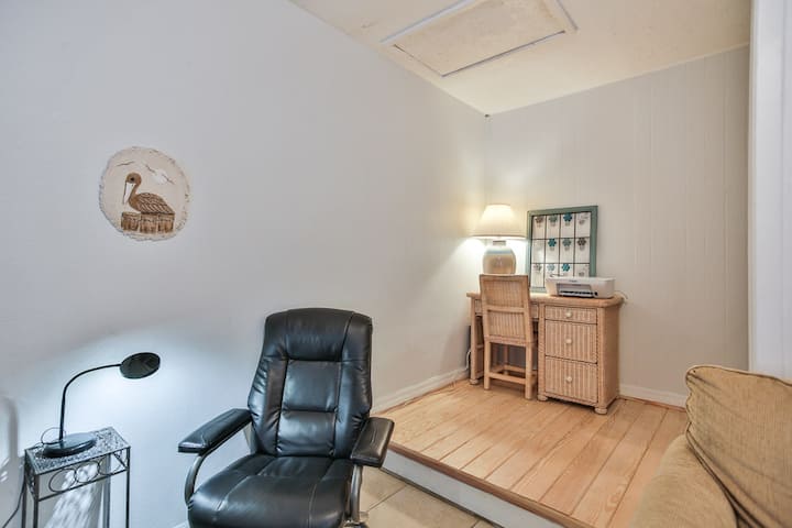 Nokomis Beach Bungalow 1 Mile From Beach - Venice, FL