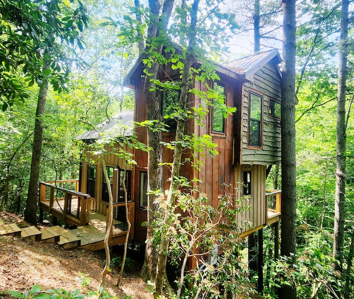 Al's Nest: Secluded Treehouse Overlooking Creek - Dahlonega, GA