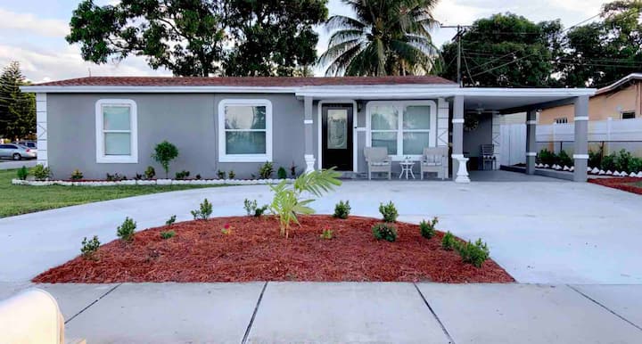 Quiet 3 Bedroom House- Close To Beach & Airport - Plantation, FL