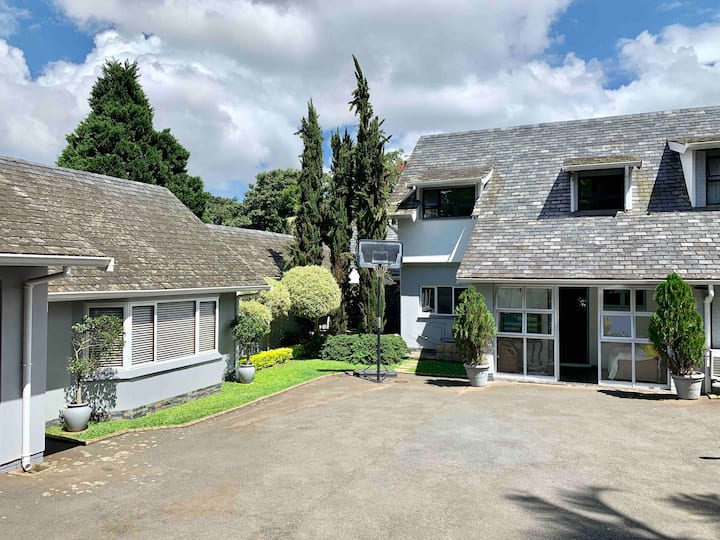 2 Private Adjacent Outside Units, Sleeps 1 To 6 - Pinetown