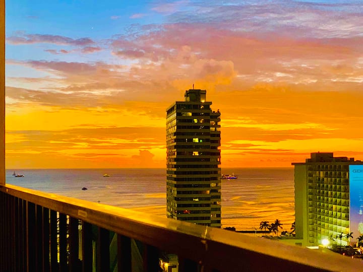Waikiki Banyan Ocean View Apt - Free Parking - Honolulu, HI