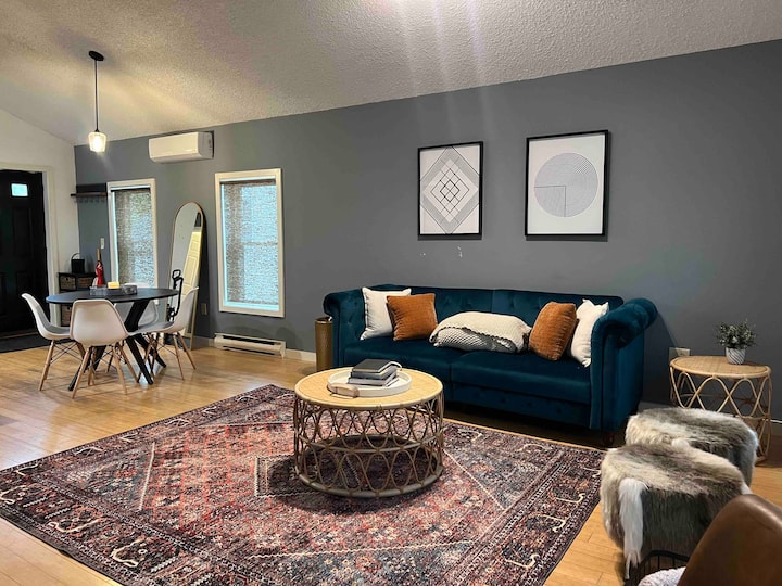 Near Track & Town, Cozy Two Bed - Saratoga Springs, NY