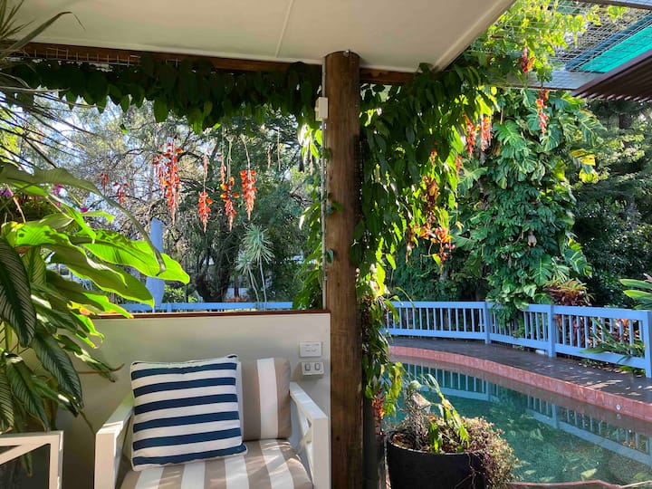 Beautiful Cairns Home . Free Wifi. - Cairns