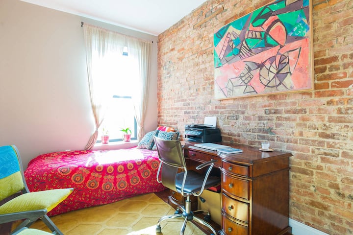 Private Bedroom In Bedstuy Brownstone - Brooklyn, NY