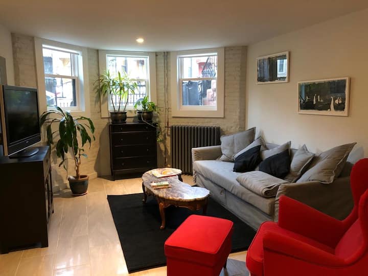 Modern Two Bedroom Apartment With Warm Hospitality - Brooklyn, NY
