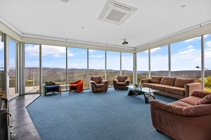 Modern Designed Home With Breathtaking Views - Noojee