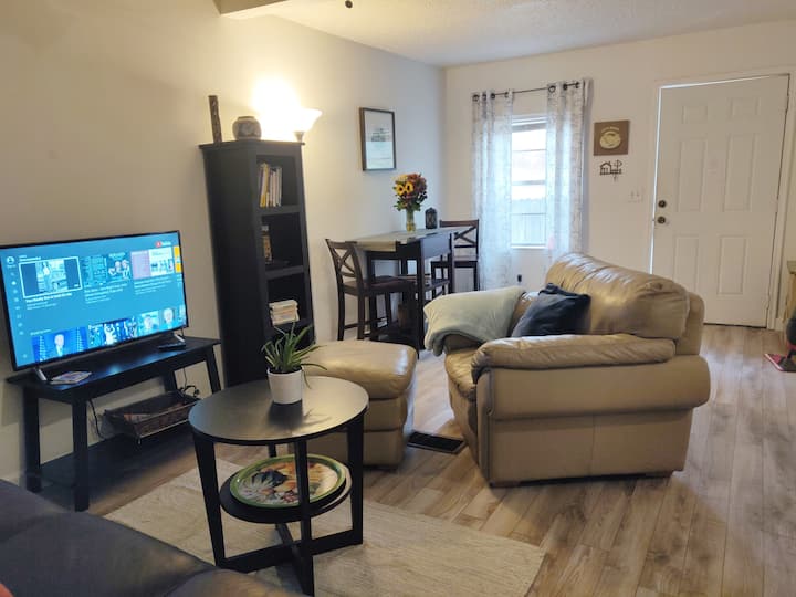 Cozy, 2 Bedroom Close To Downtown Saint Pete - St. Petersburg, FL