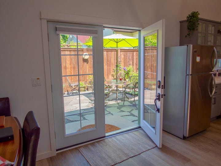 Rose City Park Retreat - Portland, OR